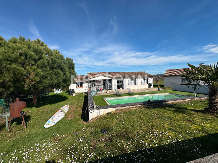 Maison à vendre - Les Issards - 5 pièces - 4 chambres