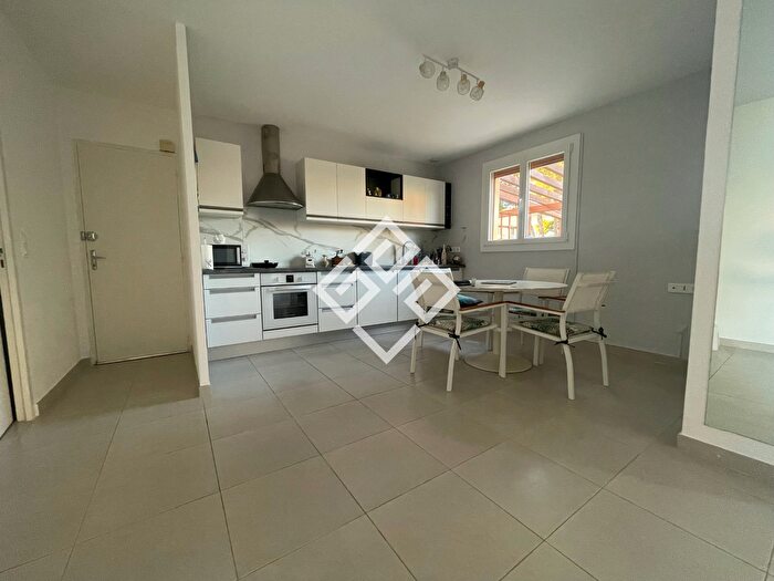 Maison à vendre - Narbonne, Bourg - 4 pièces - 3 chambres