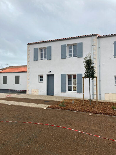 Maison à louer - Salles-sur-Mer - 4 pièces - 3 chambres