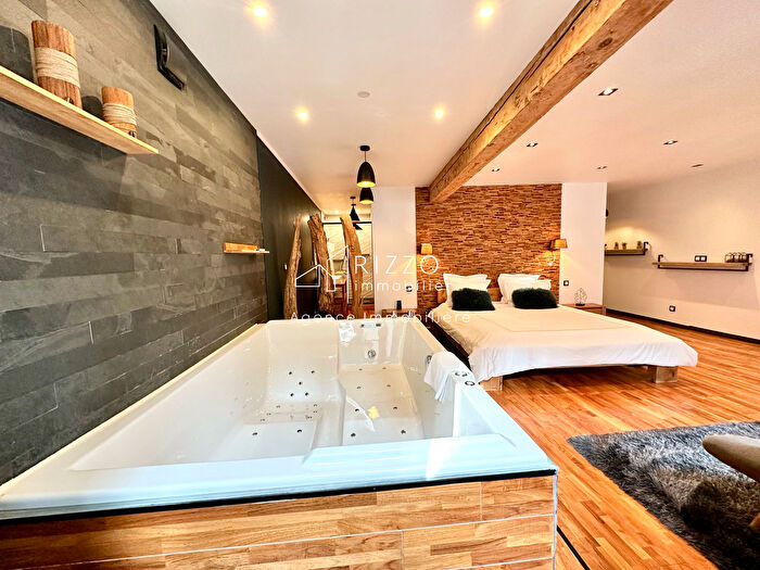 Appartement à vendre - Annecy, Centre-ville, Vieille ville, Marquisats - 3 pièces - 2 chambres