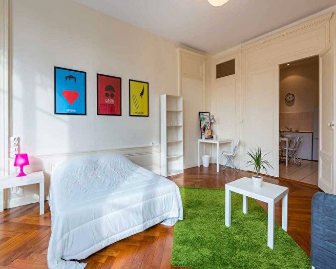 Appartement à louer - Valmy, Lyon ème arrondissement - 4 pièces - 4 chambres