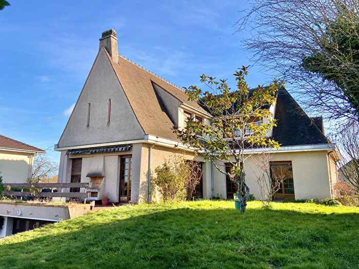 Maison à vendre - Commentry - 8 pièces - 5 chambres