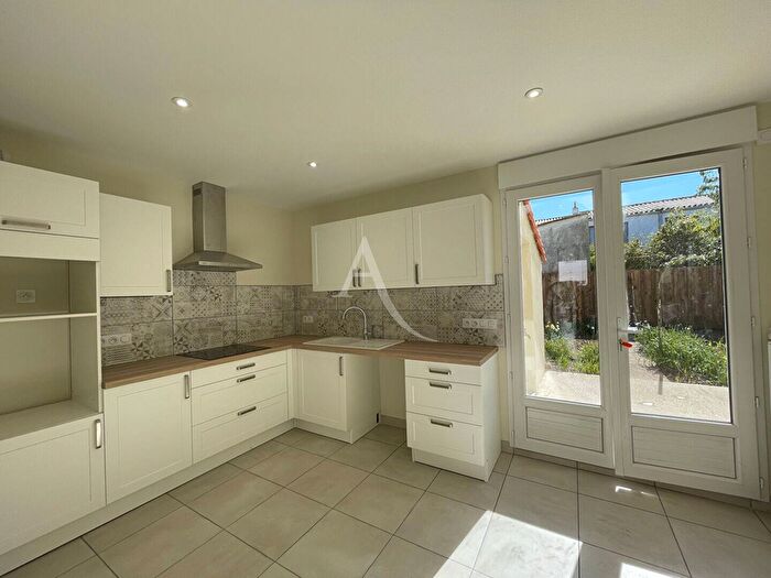 Maison à louer - Les Moulins, Fontenay-le-Comte - 5 pièces - 4 chambres