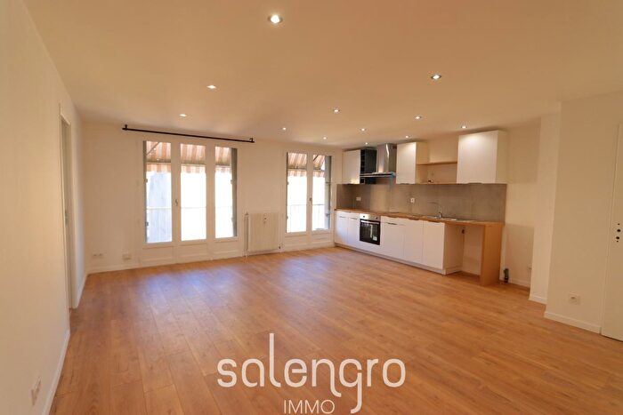 Appartement à louer - Villeurbanne, République, Tolstoi - 4 pièces - 3 chambres