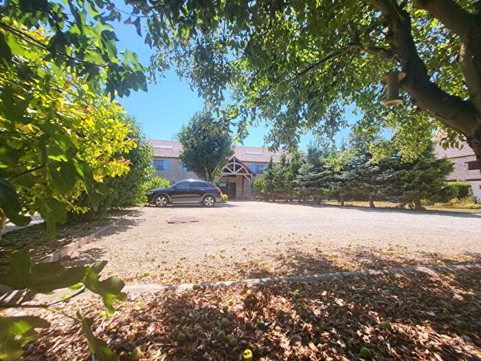 Maison 9 pièces à Sermaises, à vendre
