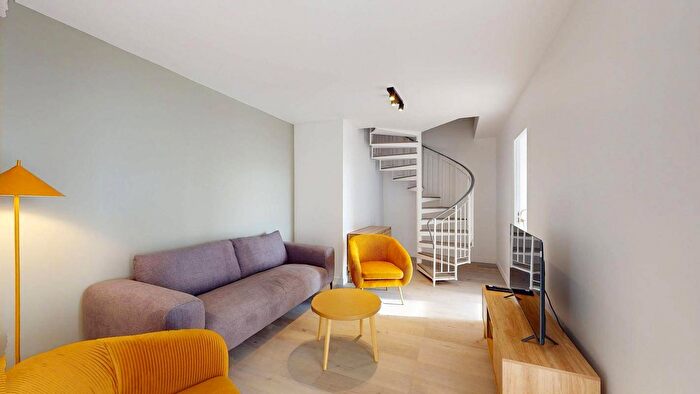 Appartement à louer - Olympiades-Choisy, Paris ème arrondissement - 8 pièces - 7 chambres