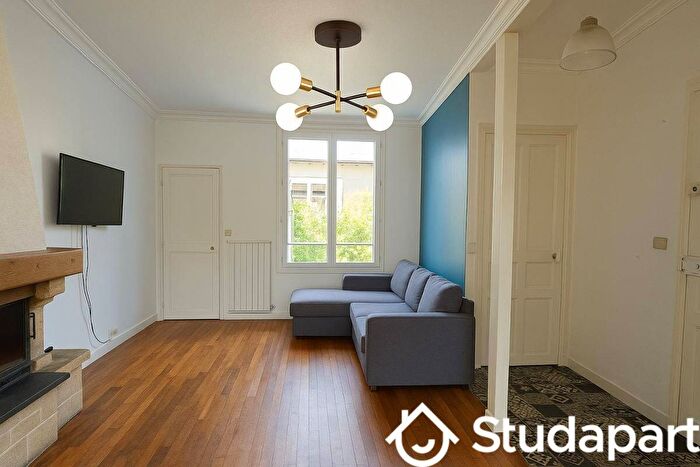 Appartement à louer - Hôpital-Chasse Royale-Le Pré, Le Mans - 1 pièce - 1 chambre