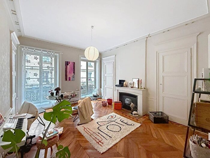 Appartement à louer - Ainay, Lyon ème arrondissement - 3 pièces - 1 chambre