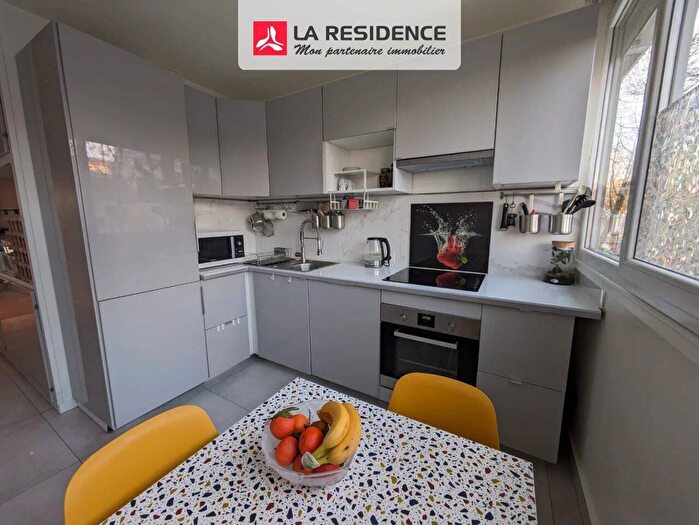 Appartement 3 pièces à louer à Agent Sarre-Centre-Les Vallées-La Garenne, Colombes