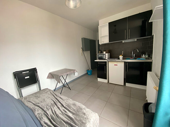 Appartement à louer - Sully-sur-Loire - 2 pièces - 1 chambre