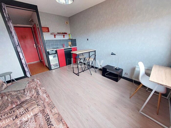 Appartement à louer - Le Hameau, Pau - 1 pièce