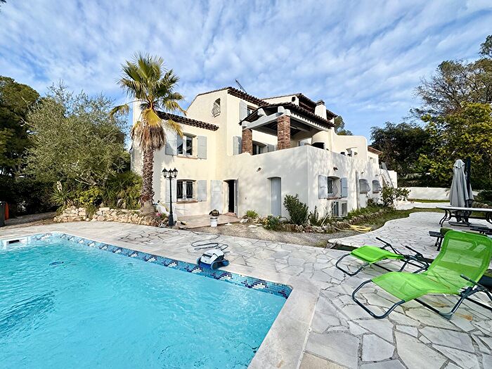 Maison à vendre - Saint-Raphaël, Les Arênes - 11 pièces - 5 chambres