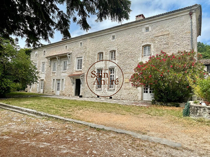Magnac-sur-Touvre - Maison 12 pièces à vendre