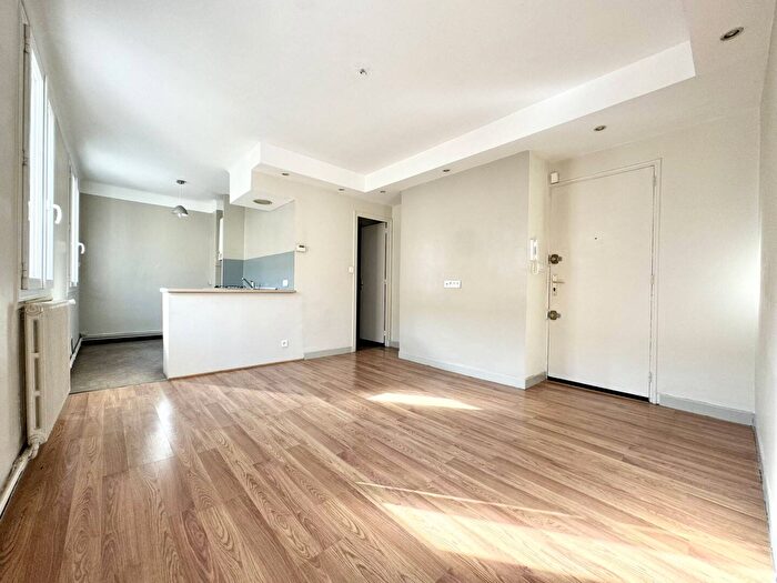 Appartement à louer - Nîmes - 2 pièces - 1 chambre