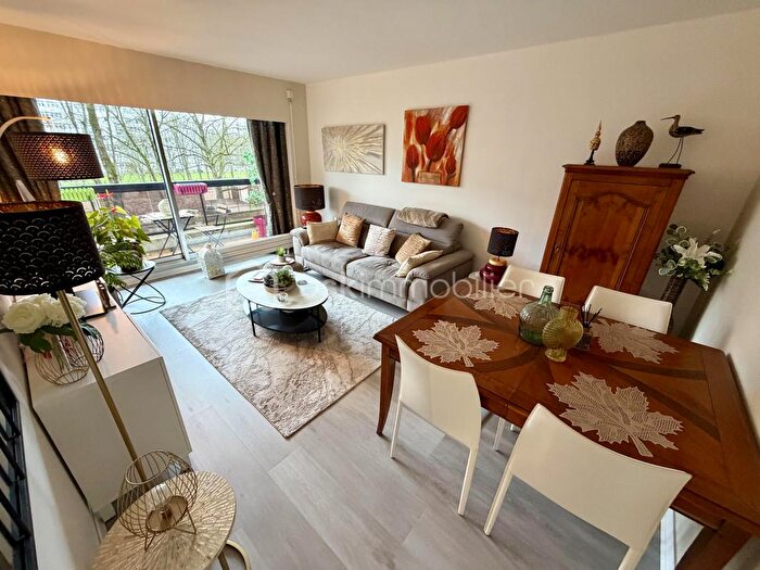 Appartement à vendre - Évry, Village - 2 pièces - 1 chambre