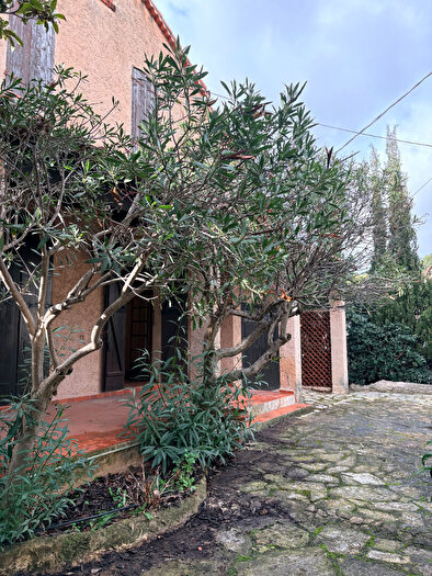 Maison à vendre - Marseille e , Le Redon - 7 pièces - 4 chambres