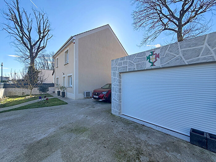 Maison à vendre - Neauphle-le-Château - 6 pièces - 4 chambres