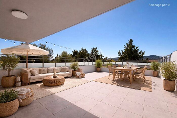 Appartement à louer - Nord, La Ciotat - 4 pièces - 3 chambres