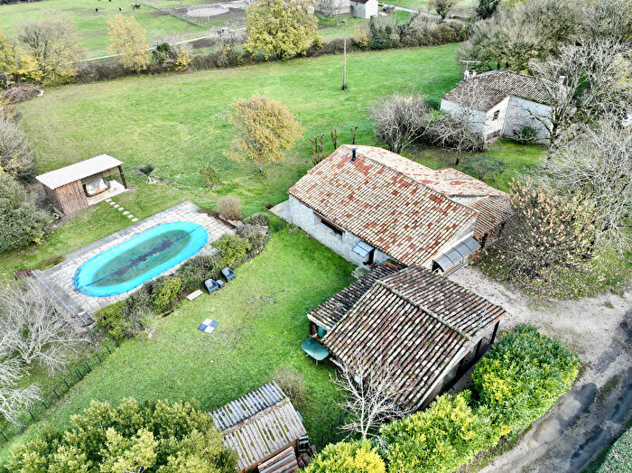 Maison à vendre - Montaigu-de-Quercy - 9 pièces - 6 chambres