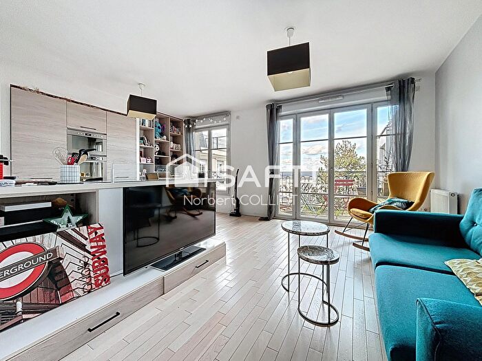 Appartement 3 pièces à vendre à Saint-Cyr-lécole, Hôtel de ville