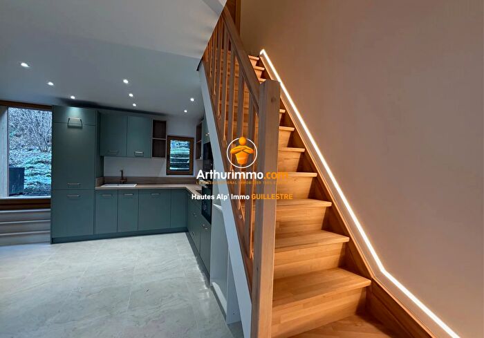 Appartement à vendre - Eygliers - 3 pièces - 2 chambres