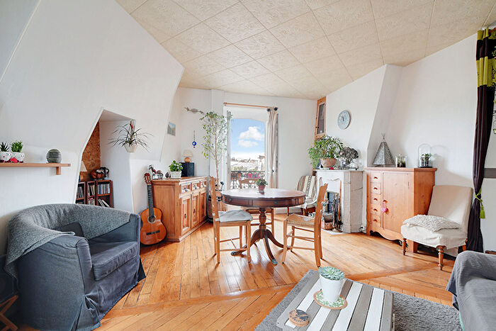 Appartement à vendre - Paris e , Simplon, Poissonniers - 4 pièces - 3 chambres