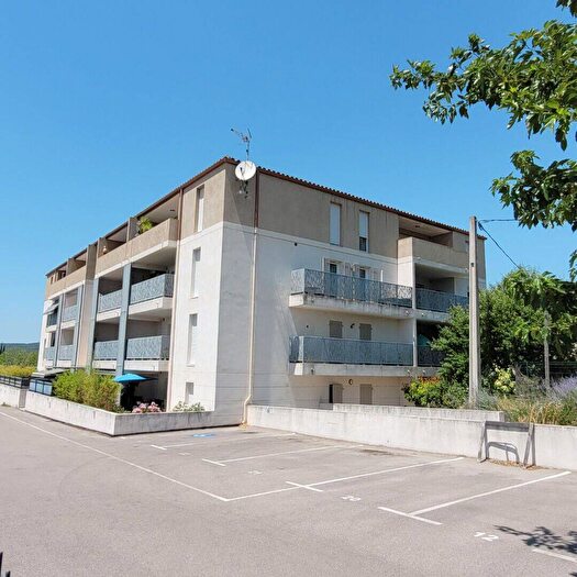 Centre Ancien, Pertuis : Appartement 3 pièces à louer