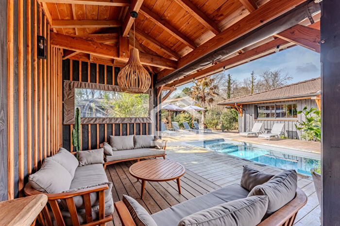 Maison à vendre - Lacanau - 10 pièces - 6 chambres