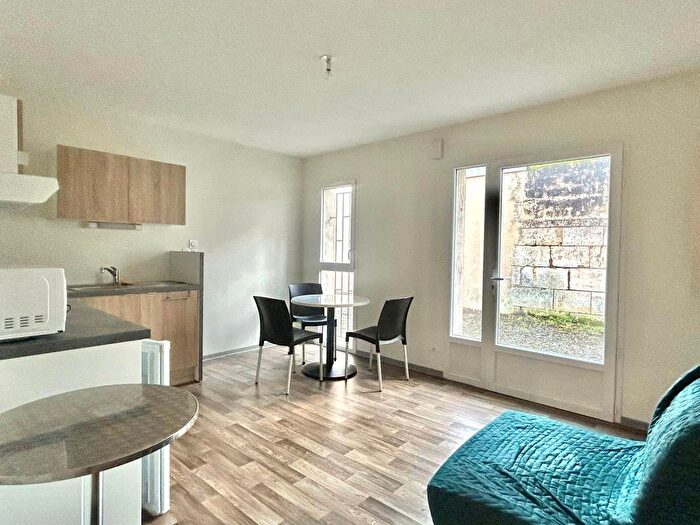 Appartement à louer - Centre Ville, Périgueux - 2 pièces - 1 chambre