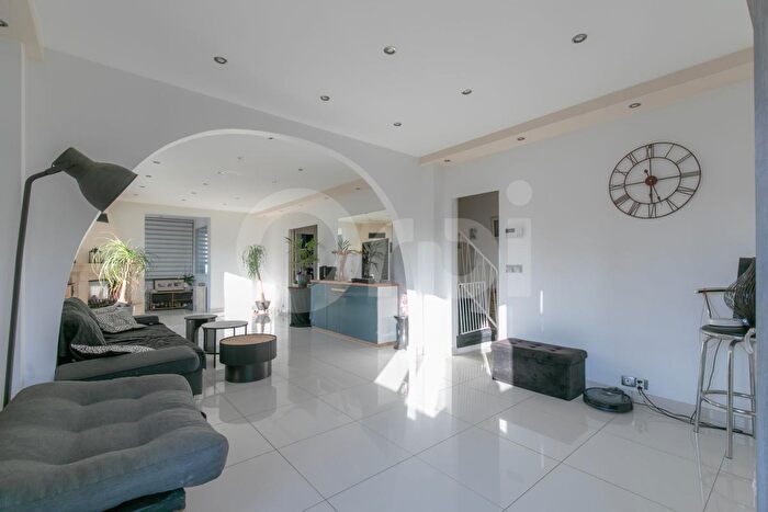 Maison à vendre - Chennevières-sur-Marne, Paris Chennevières - 6 pièces - 5 chambres