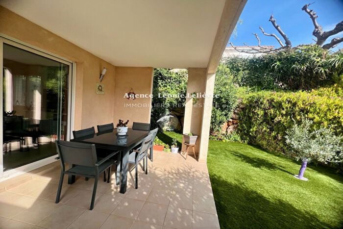 Appartement à vendre - Roquebrune-sur-Argens - 3 pièces - 2 chambres