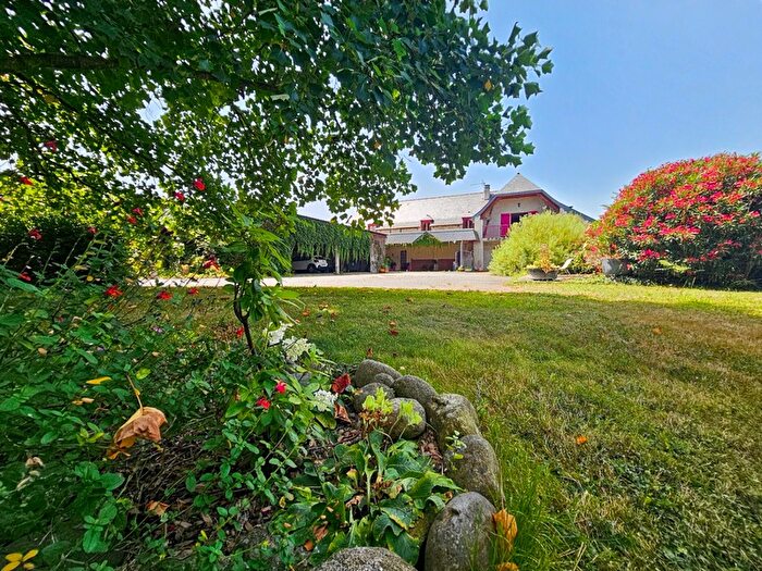 Maison à vendre - Momères - 14 pièces - 10 chambres