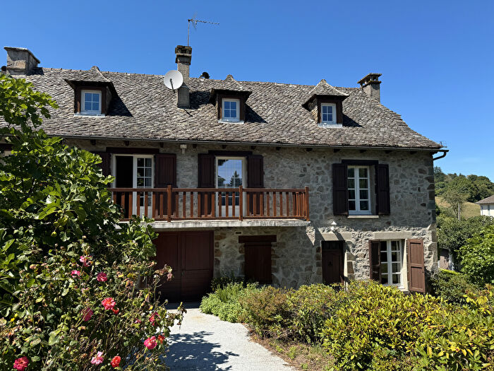 Maison à vendre - Montsalvy - 10 pièces - 4 chambres