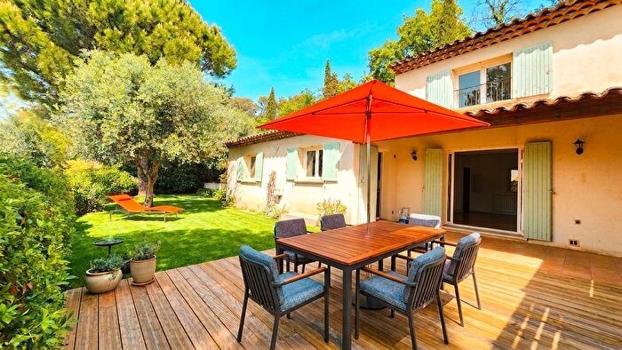 Maison à louer - Saint-Paul-de-Vence - 5 pièces - 4 chambres
