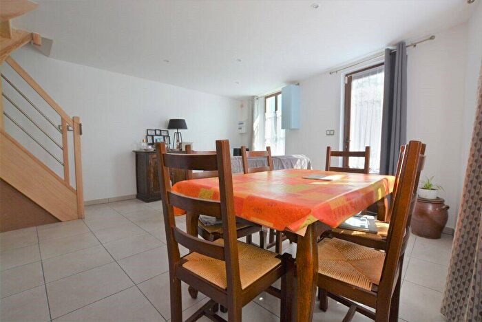 Maison à louer - Centre Ville-Emonville, Abbeville - 2 pièces - 1 chambre