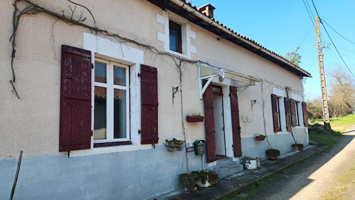 Maison à vendre - Chabrac - 6 pièces - 4 chambres