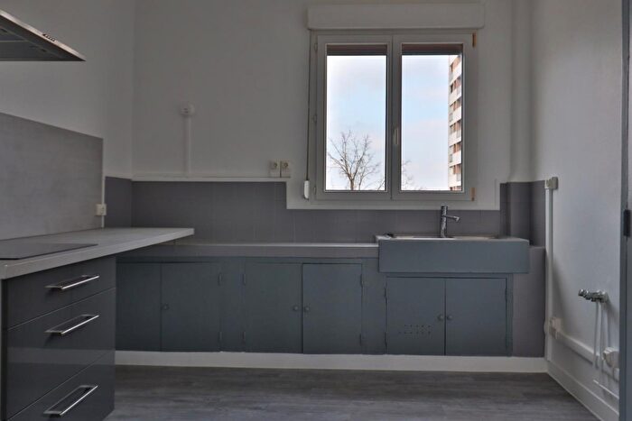 Appartement à louer - Châlons-en-Champagne, Rive gauche - 4 pièces - 3 chambres