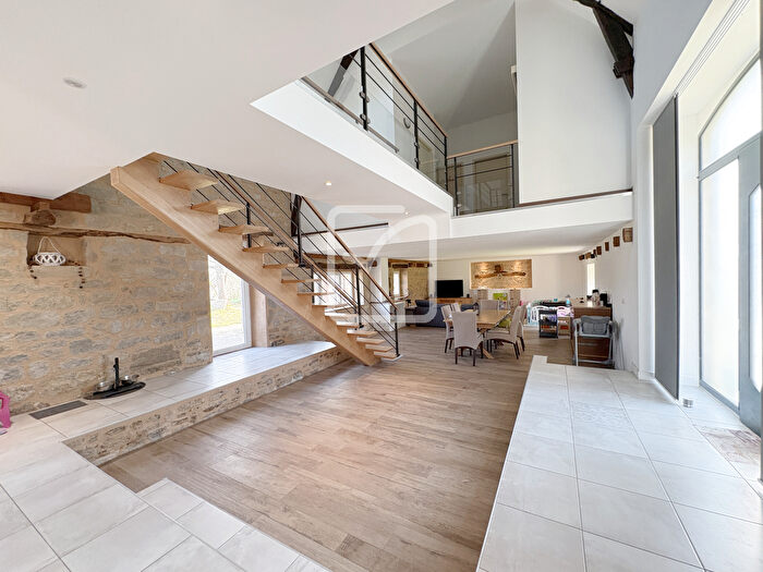 Végennes : Maison 8 pièces à vendre