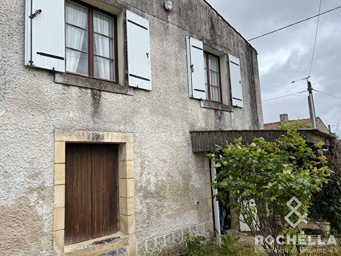 Maison à vendre - Saleignes - 5 pièces - 4 chambres