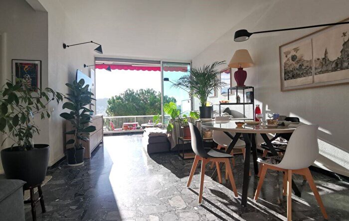 Appartement à louer - Saint-Pierre-De-Féric, Nice - 3 pièces - 2 chambres