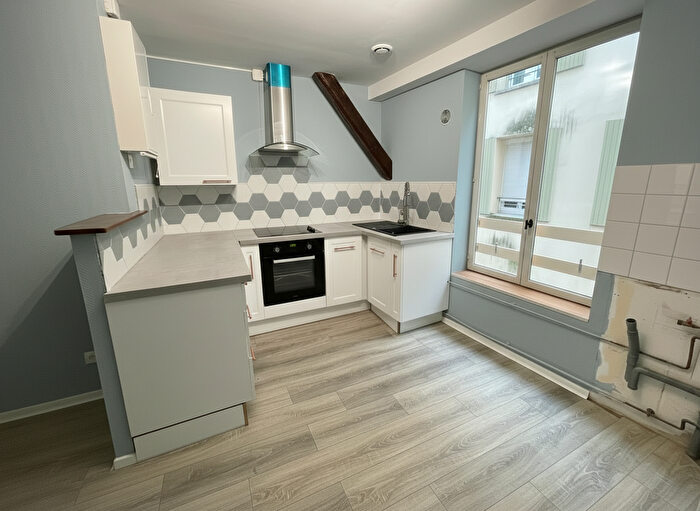 Appartement à louer - Toul, Centre-ville - 5 pièces - 3 chambres