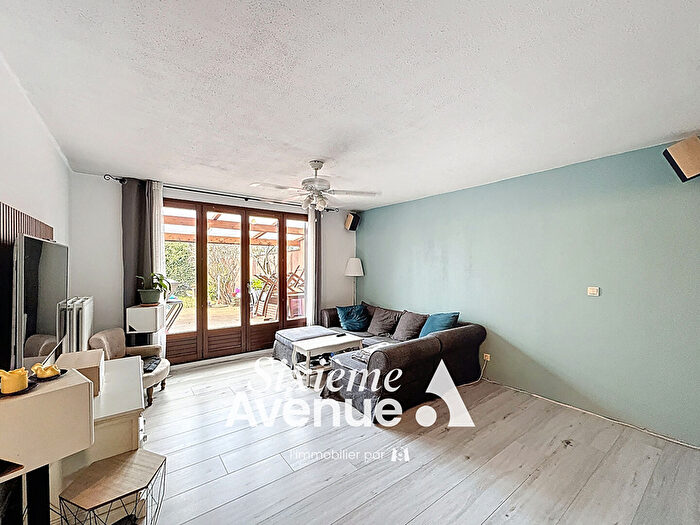 Maison à vendre - Vaulx-en-Velin, Village - 5 pièces - 4 chambres