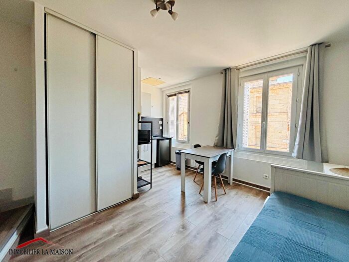 Appartement à louer - Périgueux, Centre-ville, La Gare, Saint-Martin - 1 pièce