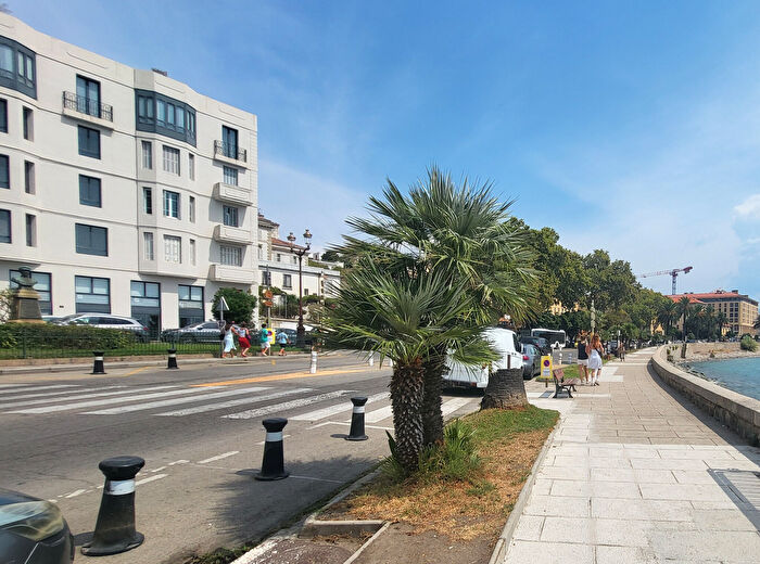 Appartement à vendre - Ajaccio - 5 pièces - 3 chambres