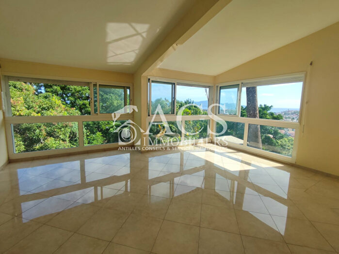 Maison à louer - Fort-de-France - 4 pièces - 3 chambres