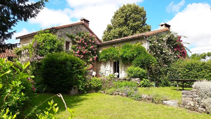 Maison à vendre - Benest - 7 pièces - 4 chambres