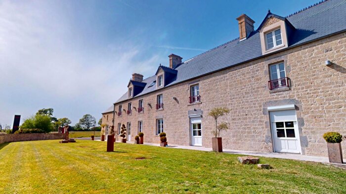 Yvetot-Bocage : Maison 10 pièces à vendre