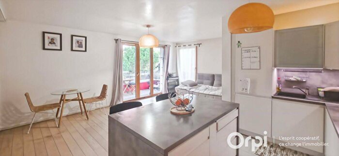Appartement à louer - Petit Albi, Cergy - 3 pièces - 2 chambres