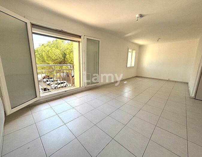 Appartement à louer - Les Bressons, Salon-de-Provence - 3 pièces