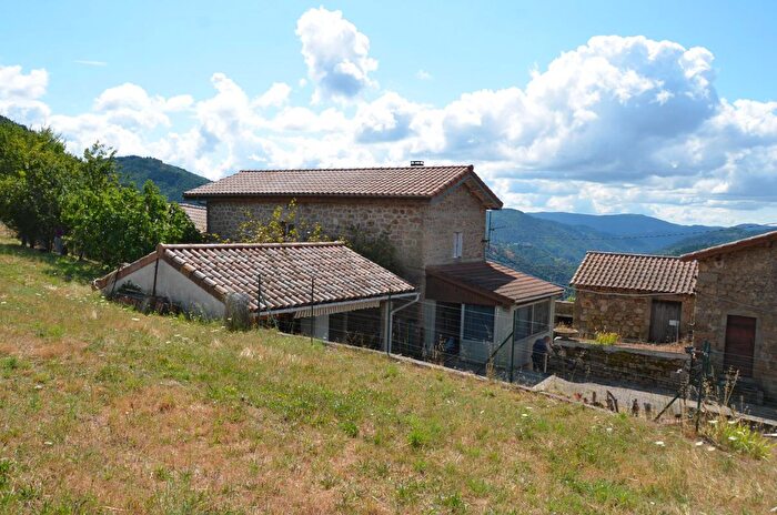 Maison à vendre - Chalencon - 5 pièces - 4 chambres